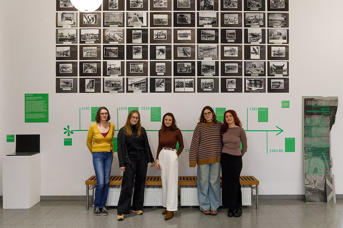 Kunstuniversität Linz: Über eine Brücke gehen / fahren / schreiben ...